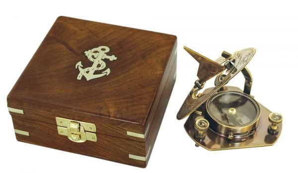 Слънчев часовник - компас в дървена кутия - Portmoneta.bg
